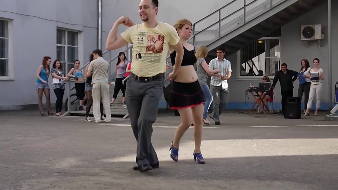 salsa Street Dance - YouTube