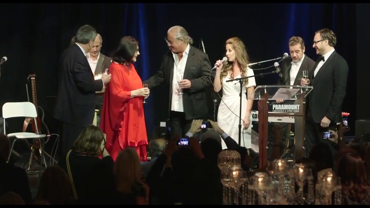 Effie Star sings for Nana Mouskouri - YouTube