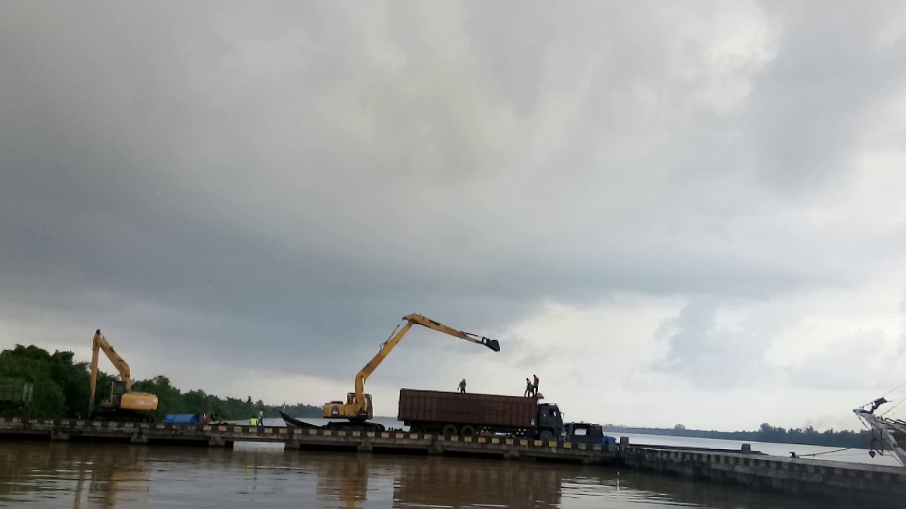 Port of Muara Sabak 13-02-2019 - YouTube