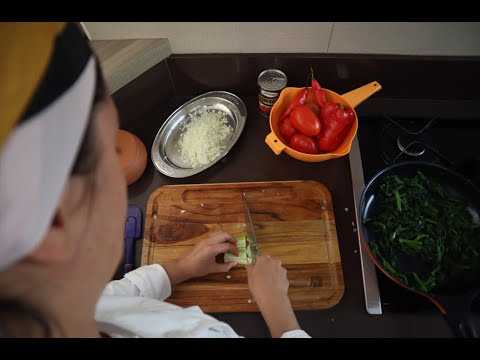 Bárbara Brasil cooking vegan raviolli :)