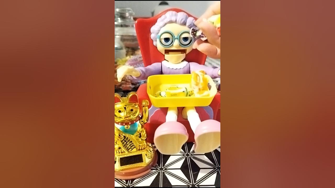Greedy Granny Fun Game 👵👵 Gaving grannys candies 🟠🟡🔴🟣🍬😊😀 #shorts # ...