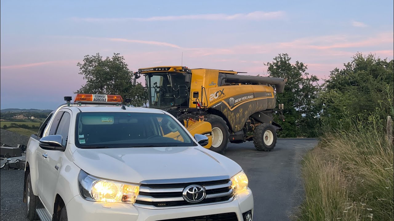 Moisson 2023 | Démo New Holland CX 8.70 et la CX 7.90 🌾 - YouTube