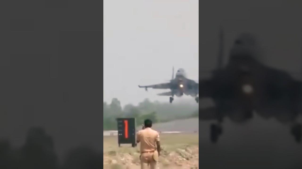 Agra expressway pr fighter plane land #fighter #love #bhojpuri #viral # ...