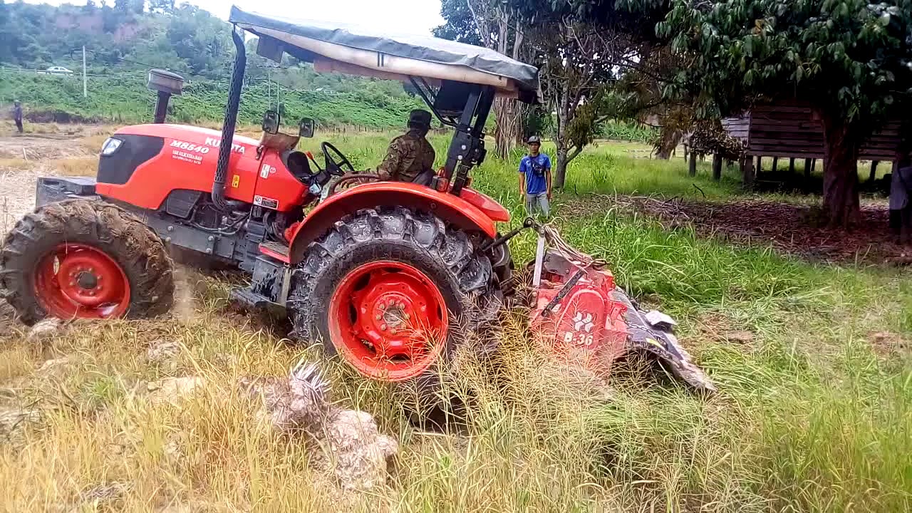 Jentera Pembajak KUBOTA serba boleh#kubotafarmtractor #membajaksawah ...