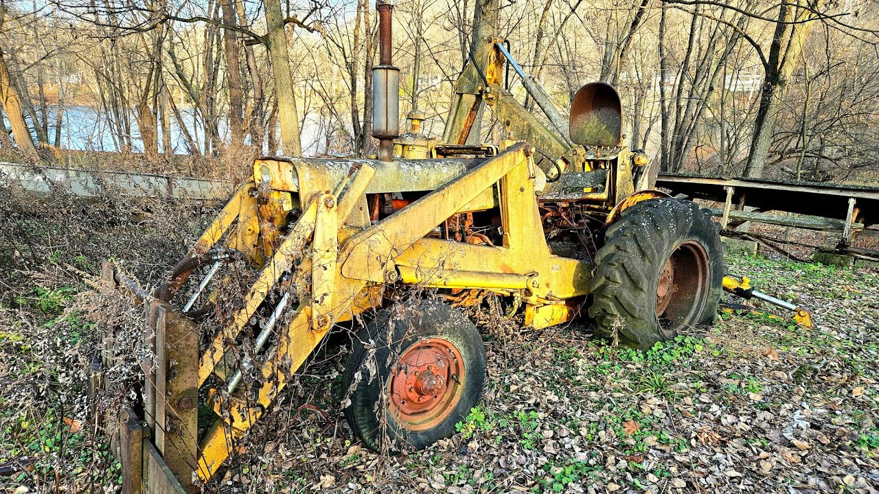 Checking Out An Old Tractor Backhoe Worth $600? - YouTube