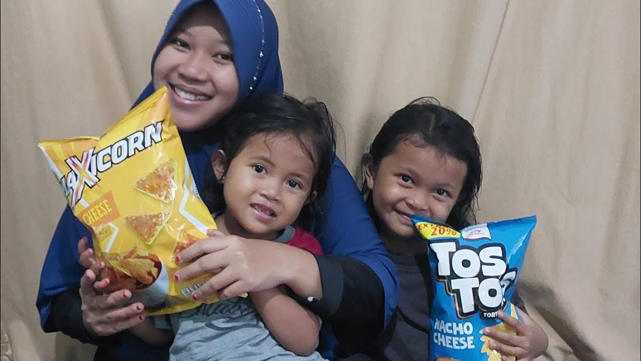 Review Snack Tos tos Vs maxcorn - YouTube