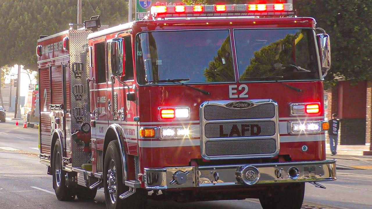 LAFD Engine 2 & Rescue 2 Responding - YouTube