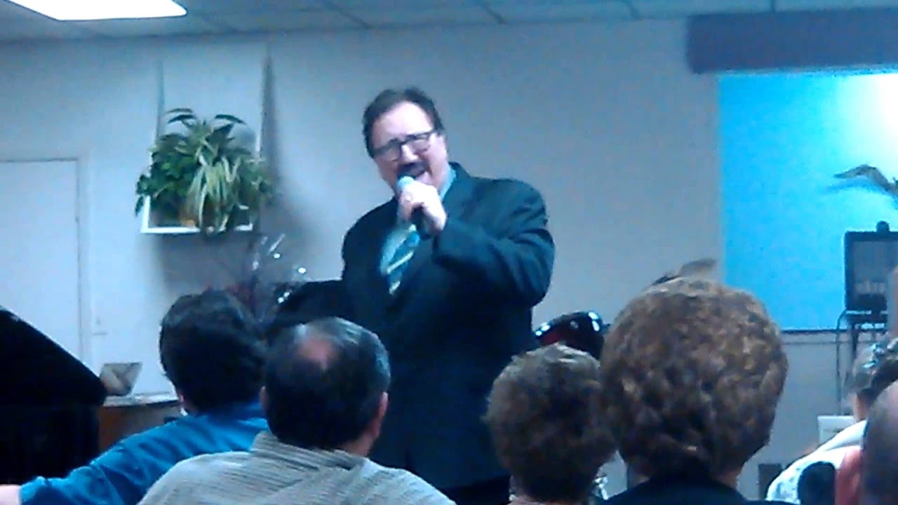 Ronny Hinson singing The Lighthouse. - YouTube