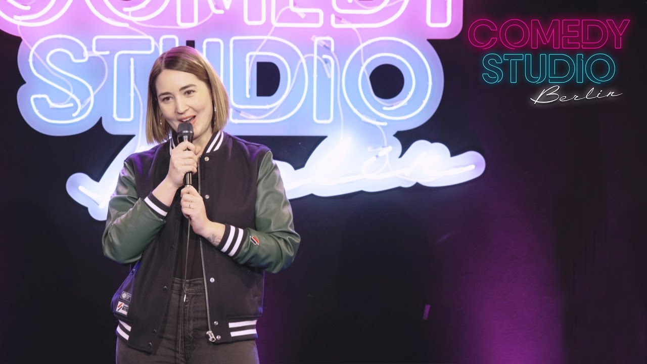 Kein Erwachsener ist erwachsen - Luisa Charlotte Schulz | Comedy Studio Berlin - YouTube