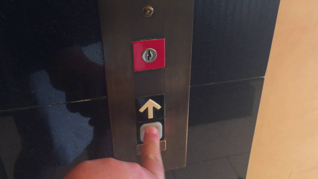 Anti-Scenic Dover Hydraulic Elevator @ The Cheesecake Factory, (Fashion ...