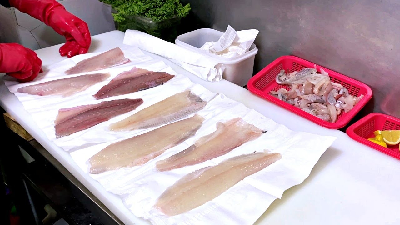 Live fish sold at Korean restaurants, Japanese sashimi. - korean street ...