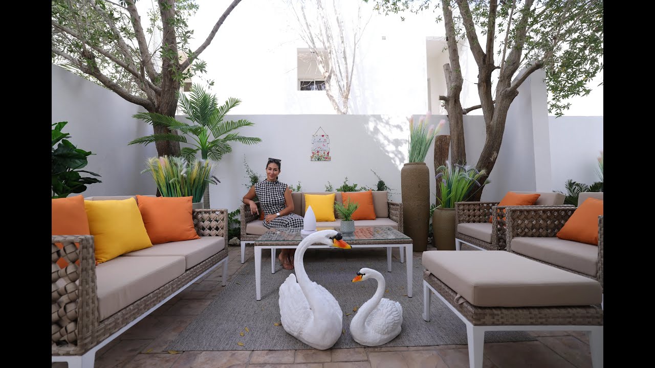 Les Roses 1 & 2 Tour - Arabic - YouTube