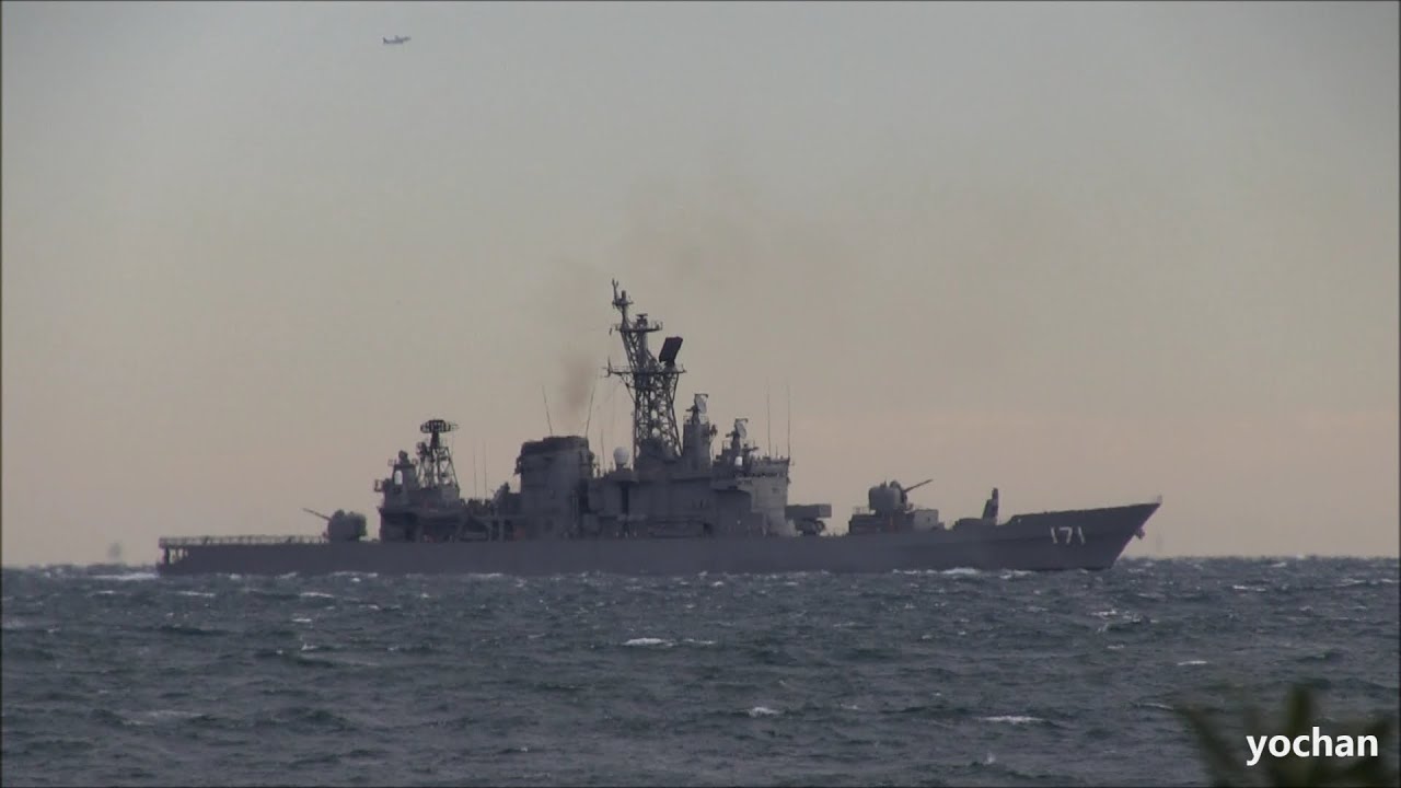 The winter sea - Guided missile destroyer of JMSDF.Hatakaze class: JS ...