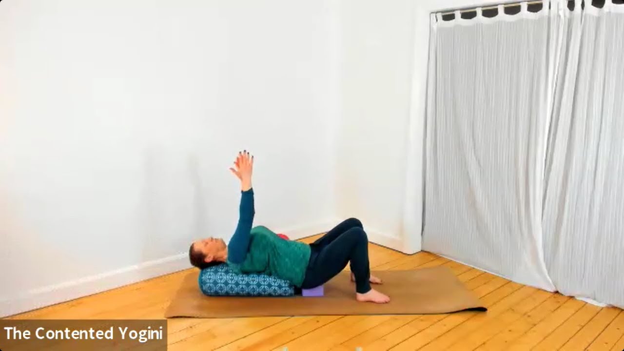 Yoga Short - Awaken the Upper Back - YouTube