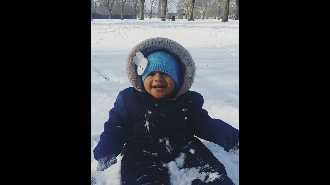 London's Snowfall/ Baby's first snowfall - YouTube