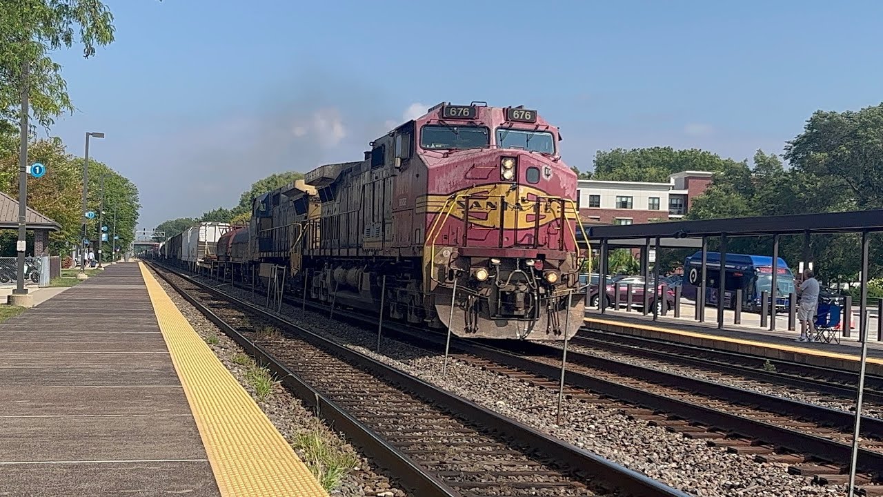 ATSF Warbonnet #676 leading H-BRCKCK at Naperville - YouTube