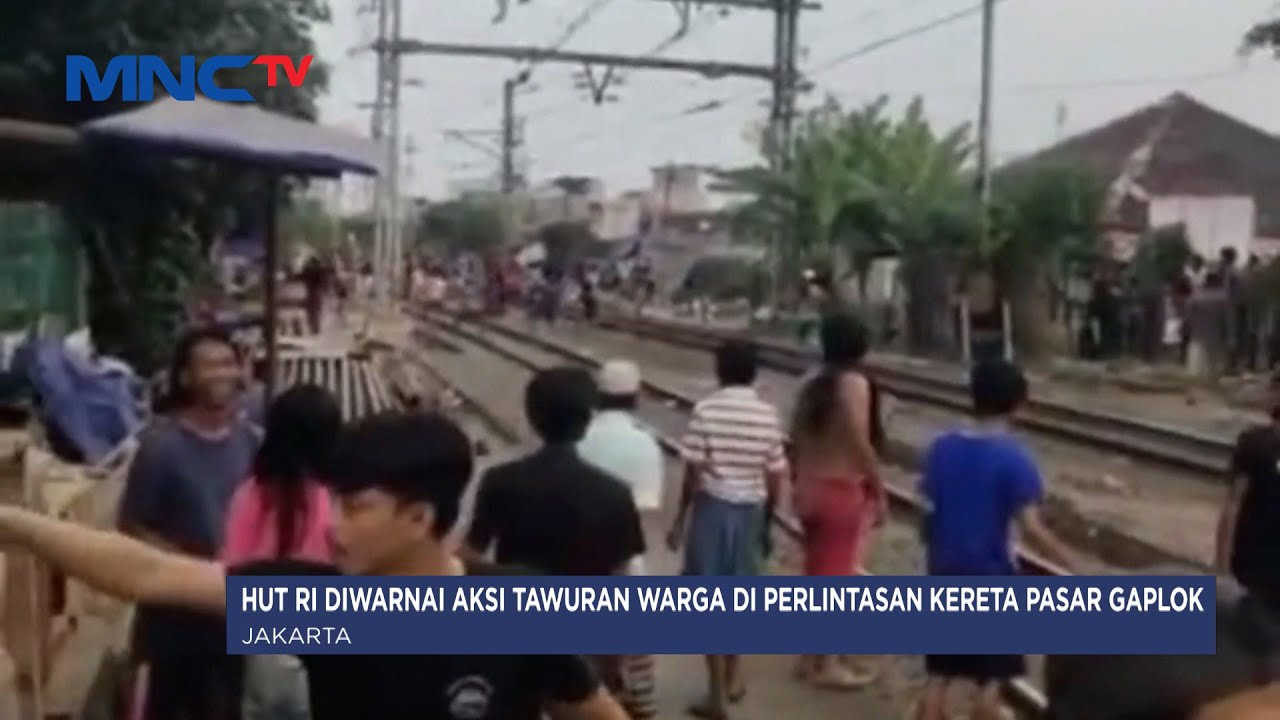 HUT RI Diwarnai Aksi Tawuran Warga di Perlintasan Kereta Pasar Gaplok ...