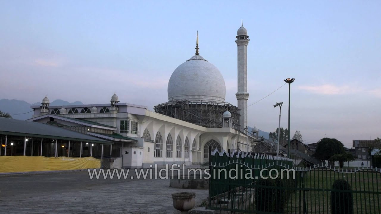 The Hazratbal Mosque in Srinagar, Kashmir - YouTube