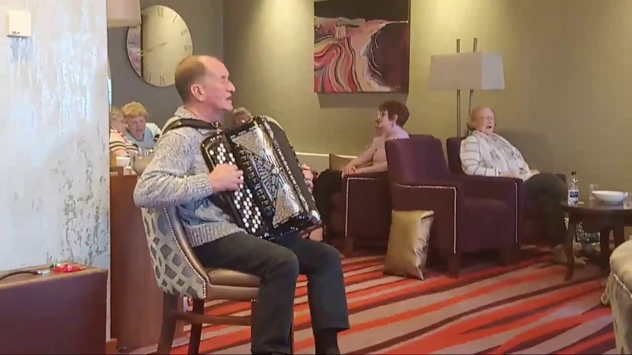 Billy Kelly Irish Rover - YouTube