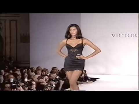 [HD] Yasmeen Ghauri - Victoria's Secret Runway Walks (1996-1997)