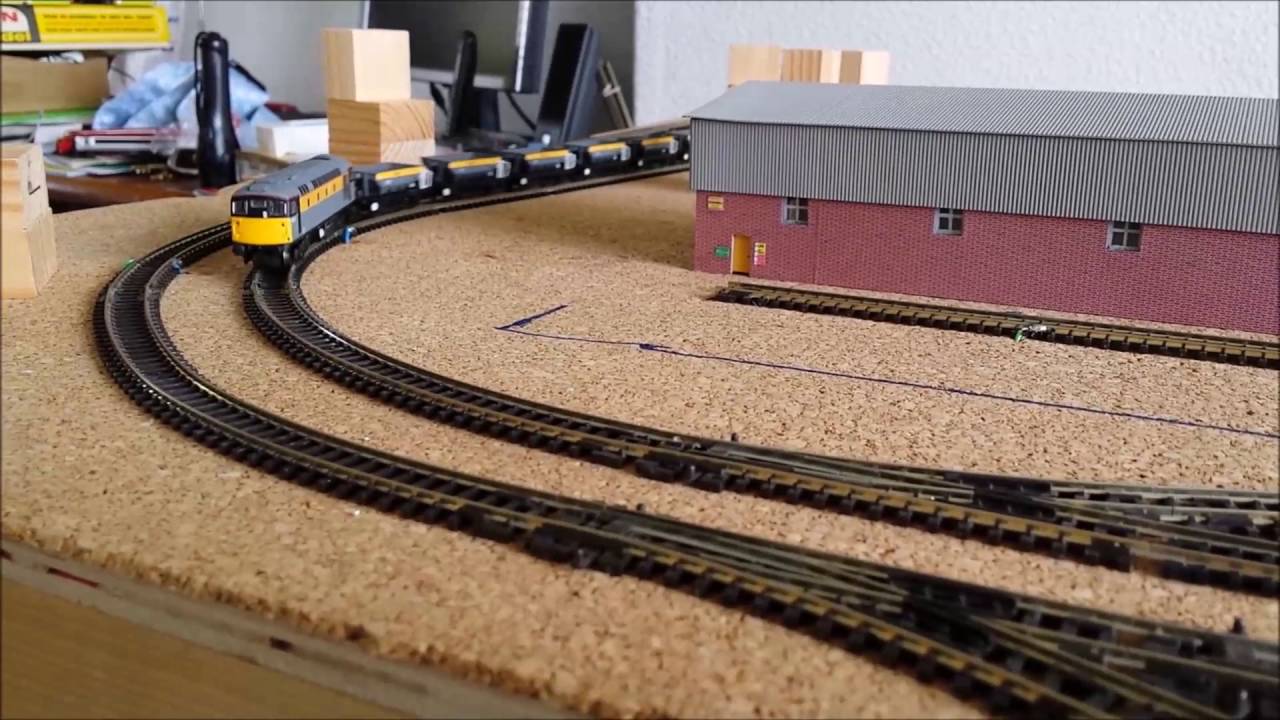 Dapol ND145E Class 26 Engineers train with 6 Dogfish Wagons N'thusiasts ...