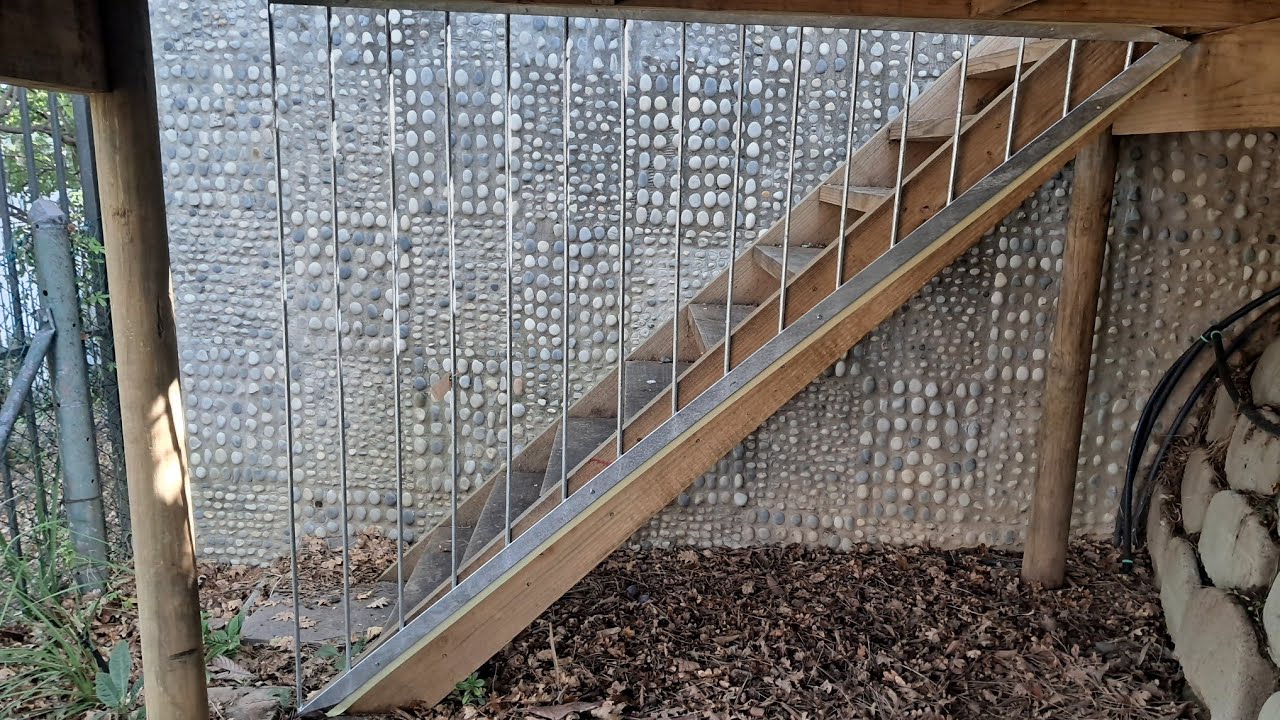 Small staircase - YouTube