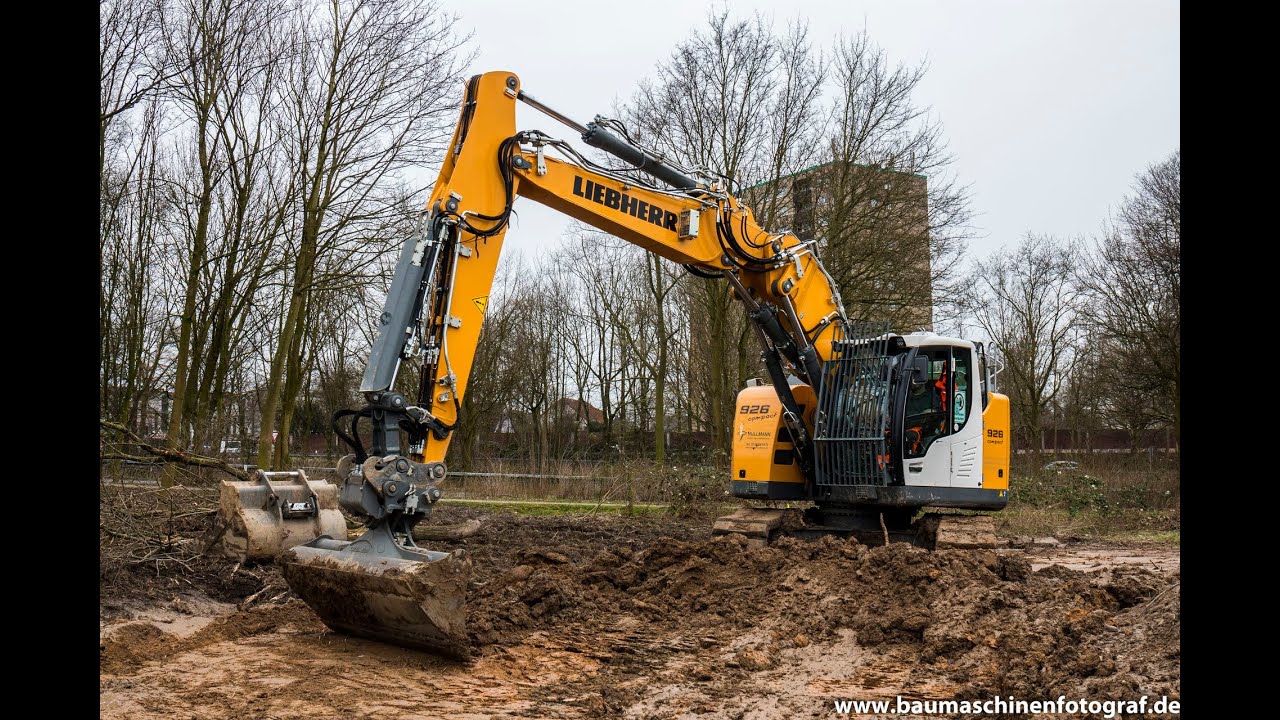 LIEBHERR R926 Compact - YouTube
