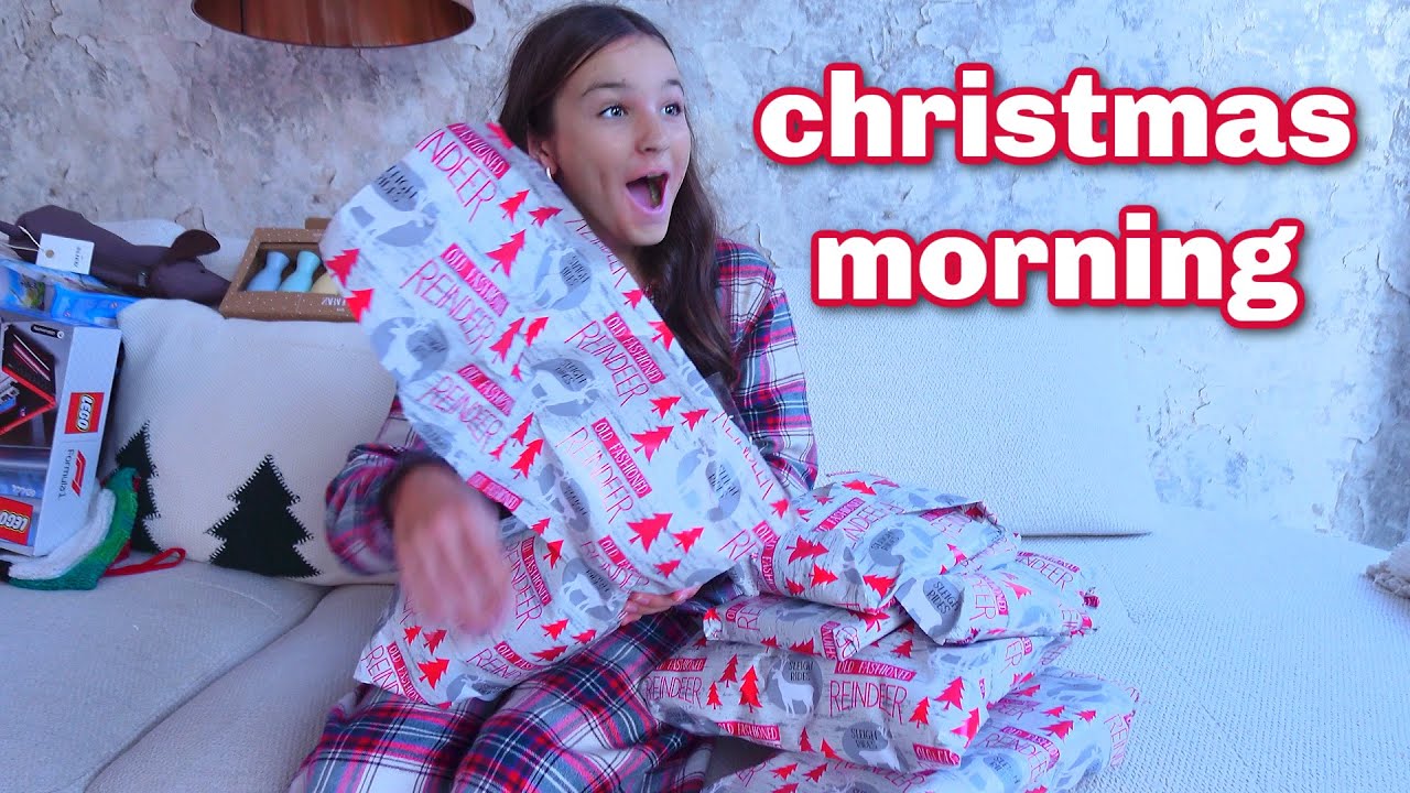CHRISTMAS MORNING OPENING PRESENTS! - YouTube
