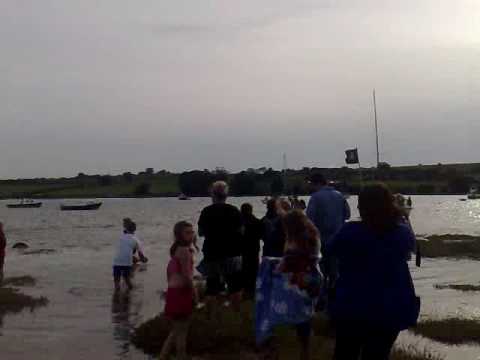 alnmouth fancy dress raft race 2009 3 - YouTube