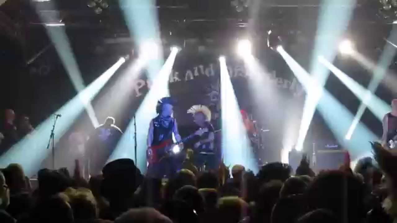 The Virus - Throwaway Kids (live @ Punk & Disorderly 2015 Astra Berlin ...