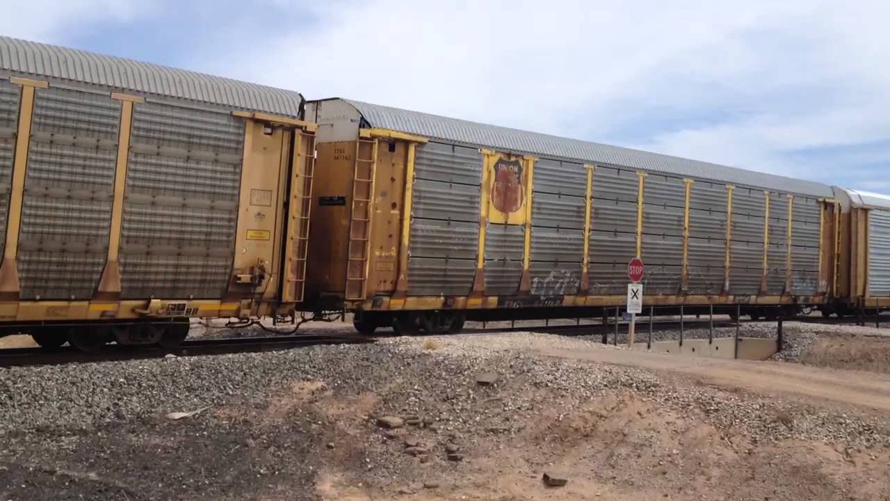 Union Pacific 5402 leads an auto rack through Gilbert, AZ - YouTube