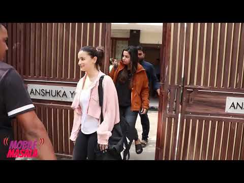 Alia is busy doing yoga while the whole of Bollywood is at the airport