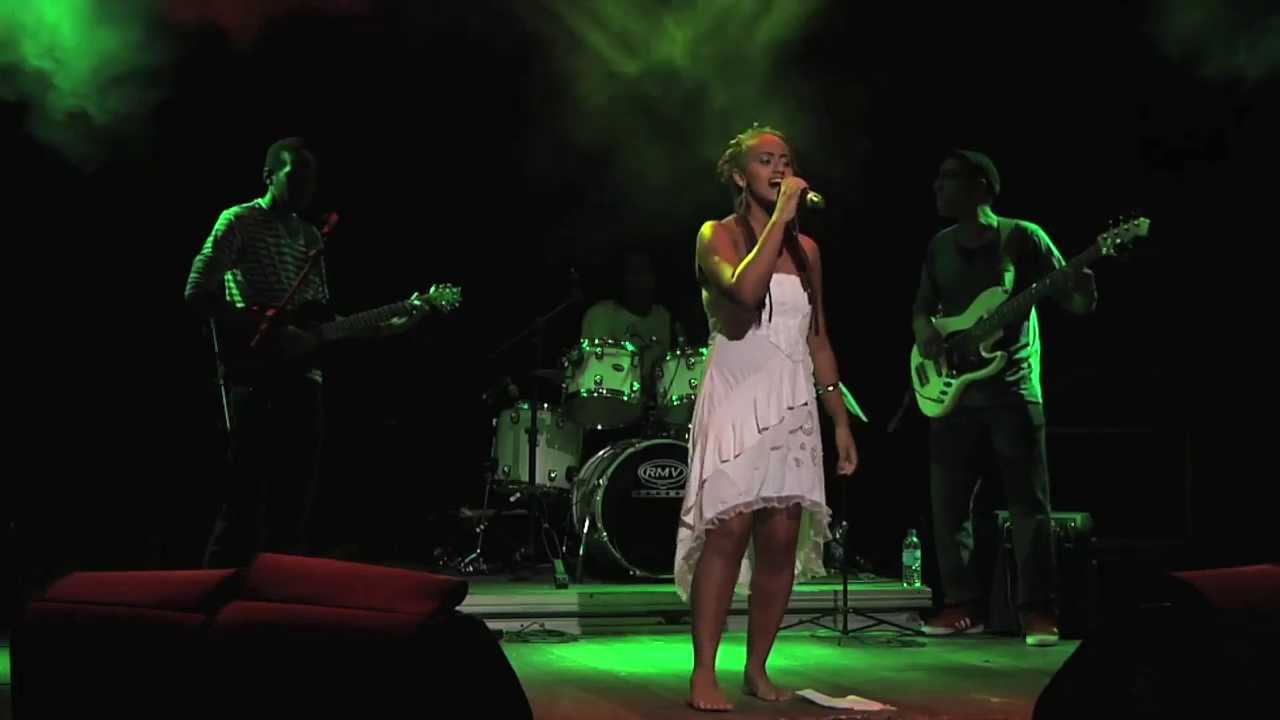 Camila Reis A mão da Limpeza - YouTube