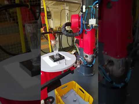 Robot nalewa piwo automatyka