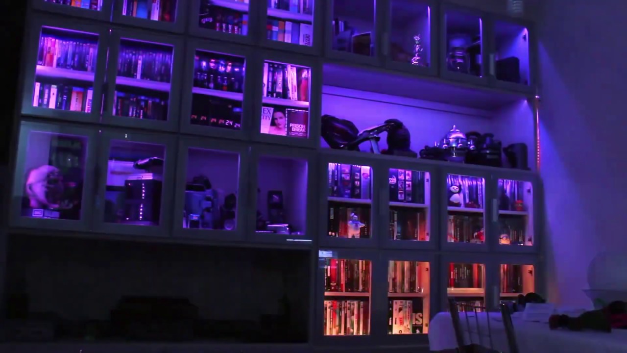 Estante coleção de filmes com iluminação LED RGB - YouTube