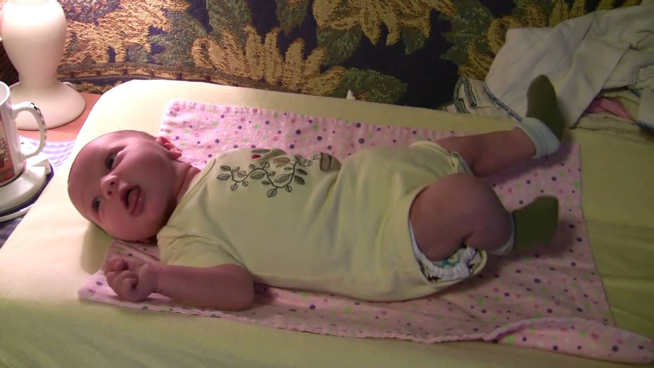 Ella's 3 week old dance moves - Oct 2010 - YouTube