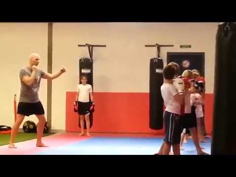 Kickthis Kids kickboksen - YouTube