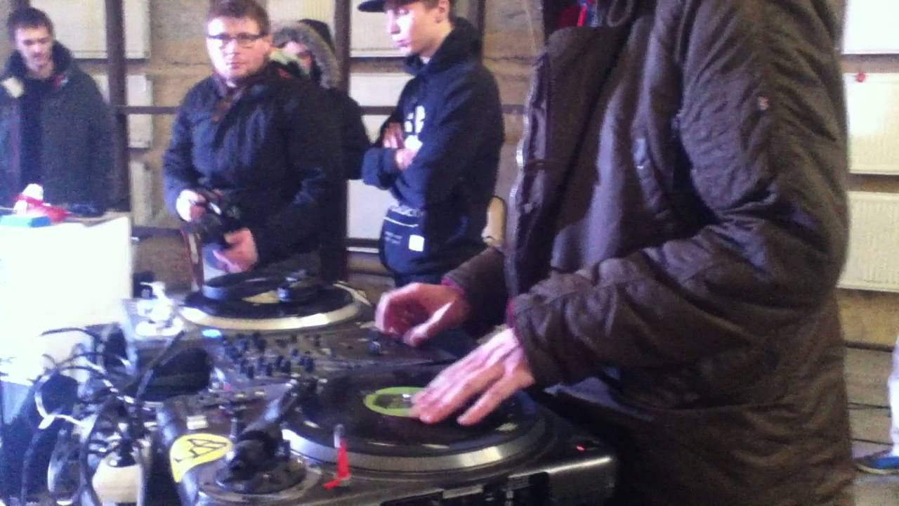 DJ Worm vs DJ Funky G /Skratch Battle part 1 - YouTube