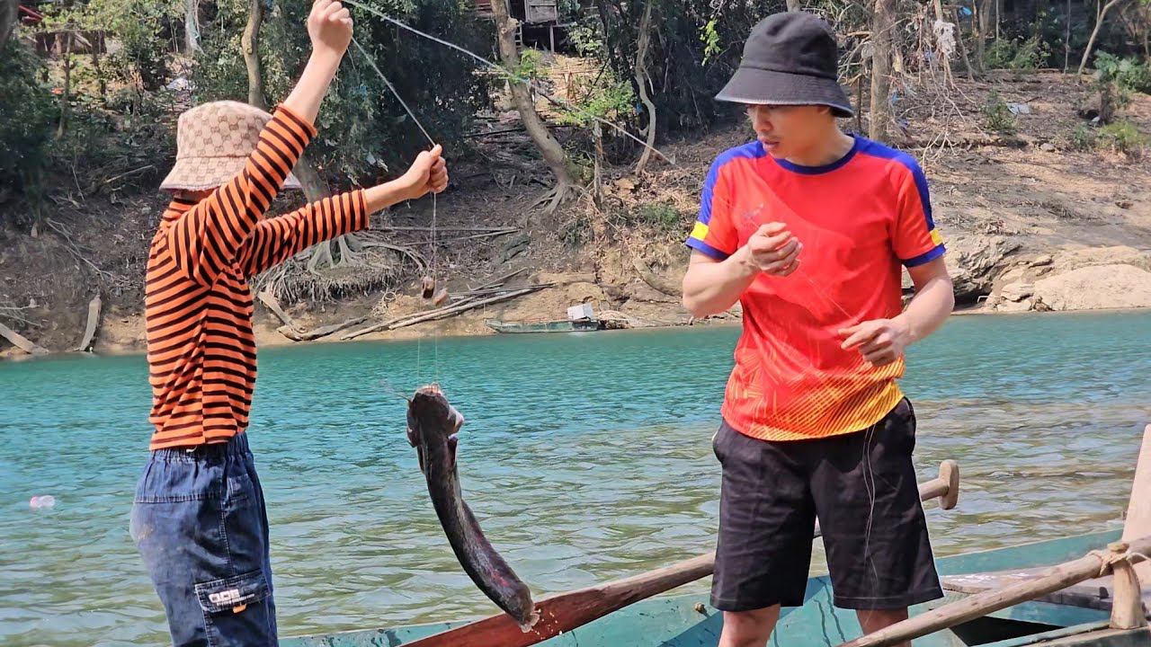 The poor boy and the young engineer - The journey to catch big fish on the river. - YouTube
