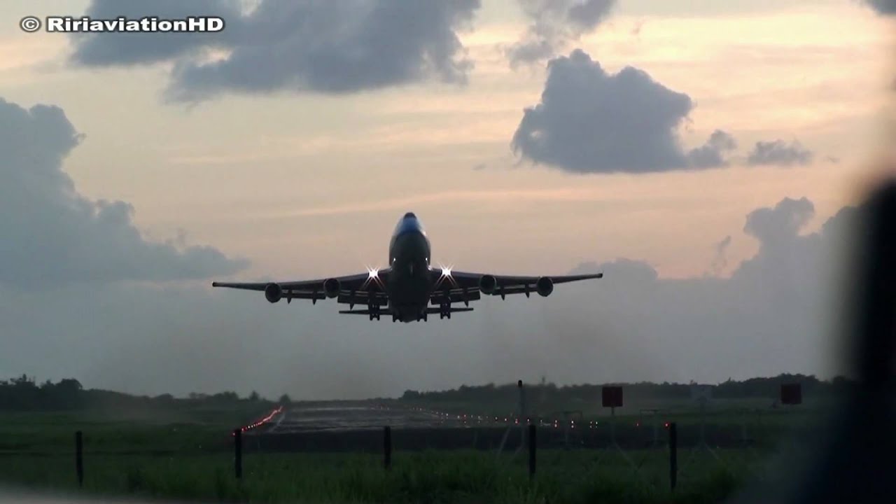 Corsairfly 747-400 | Amazing Sunset take-off - YouTube