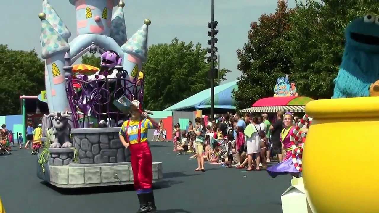 Elmo Parade - YouTube
