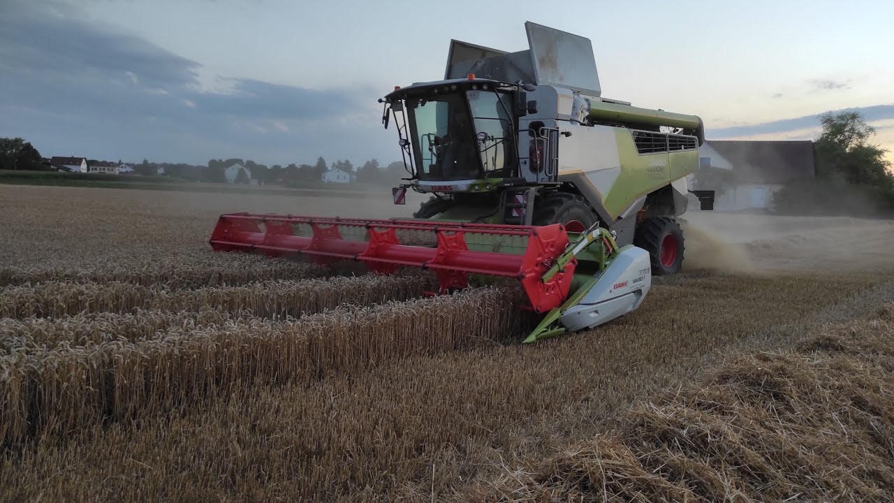 Claas Lexion 5400 und Deutz Fahr 7250 mit Krone Big Pack - YouTube