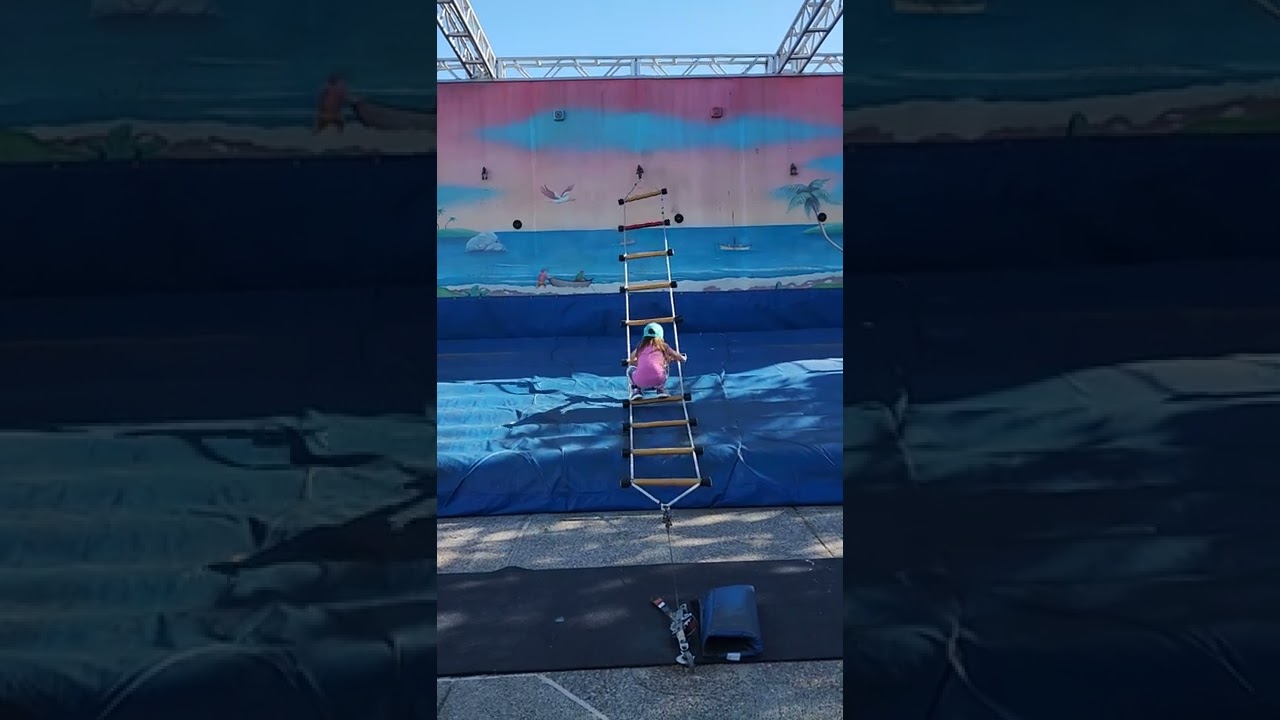Seaworld. Climbing the ladder game. Does Hannah make it? - YouTube