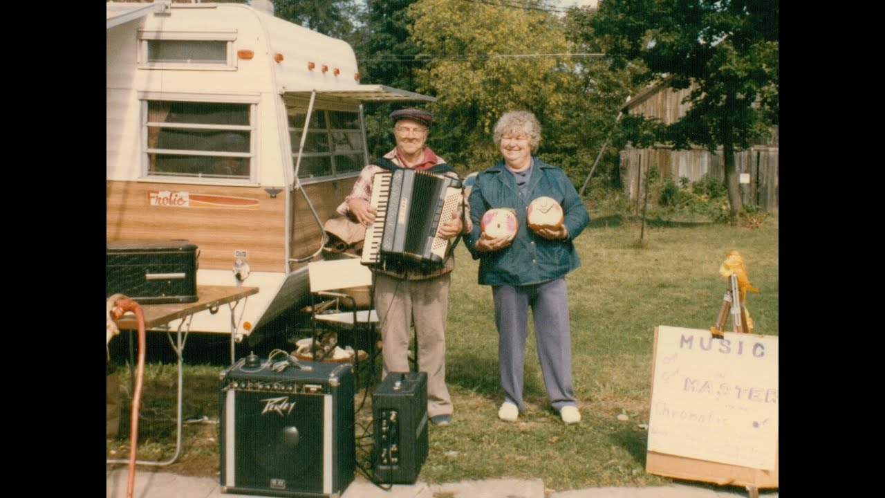 Lyle Bolton Plays the Accordion - Autumn Leaves - YouTube
