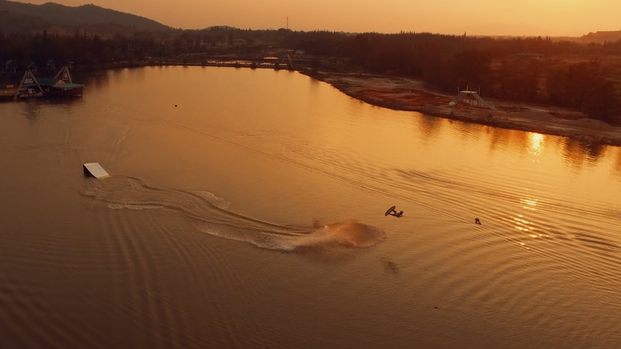 Willy's Wonky Wake Line, Sunset Session. - YouTube