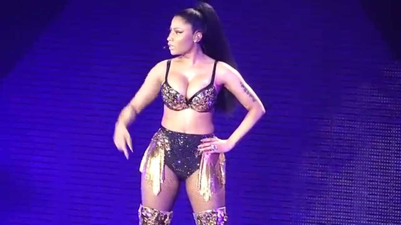 Nicki Minaj Raps Want Some More Extremely Fast And Amazes The Crowd