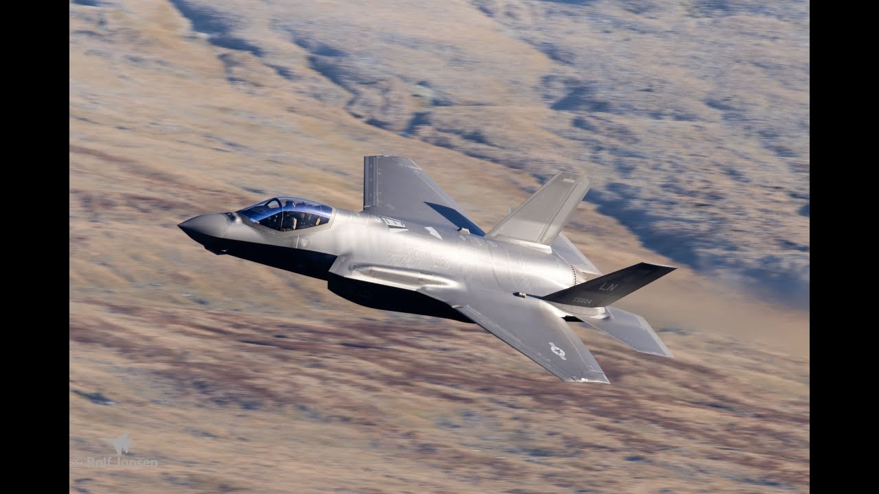 US Airforce F35's flying low level through the Lake District 4K - YouTube