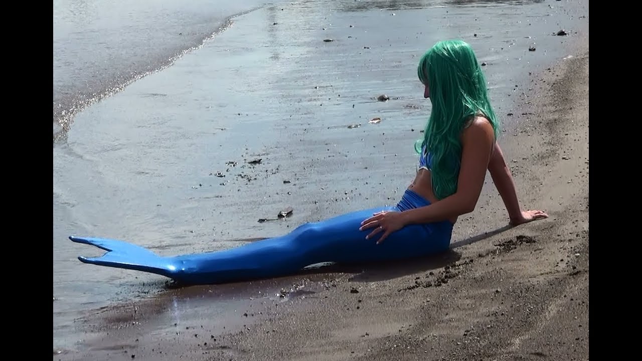How to be a Mermaid; Buying and Putting on your tail - YouTube
