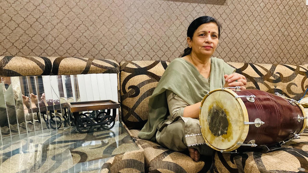 राधा नाम रस 🌸। जय राधा राधा राधिके । Sarita Arora | हरि बोल 🙏🏼 - YouTube