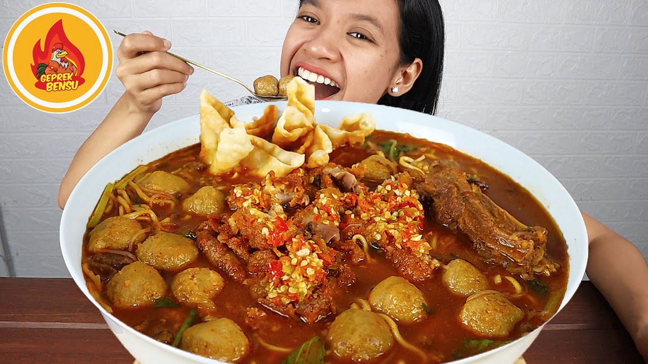 MUKBANG BAKSO IGA PAKAI GEPREK BENSU KUAH MERCON - YouTube